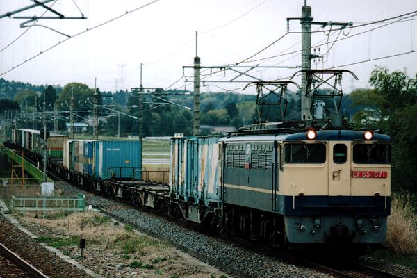 蒲須坂付近を行くEF65－1071